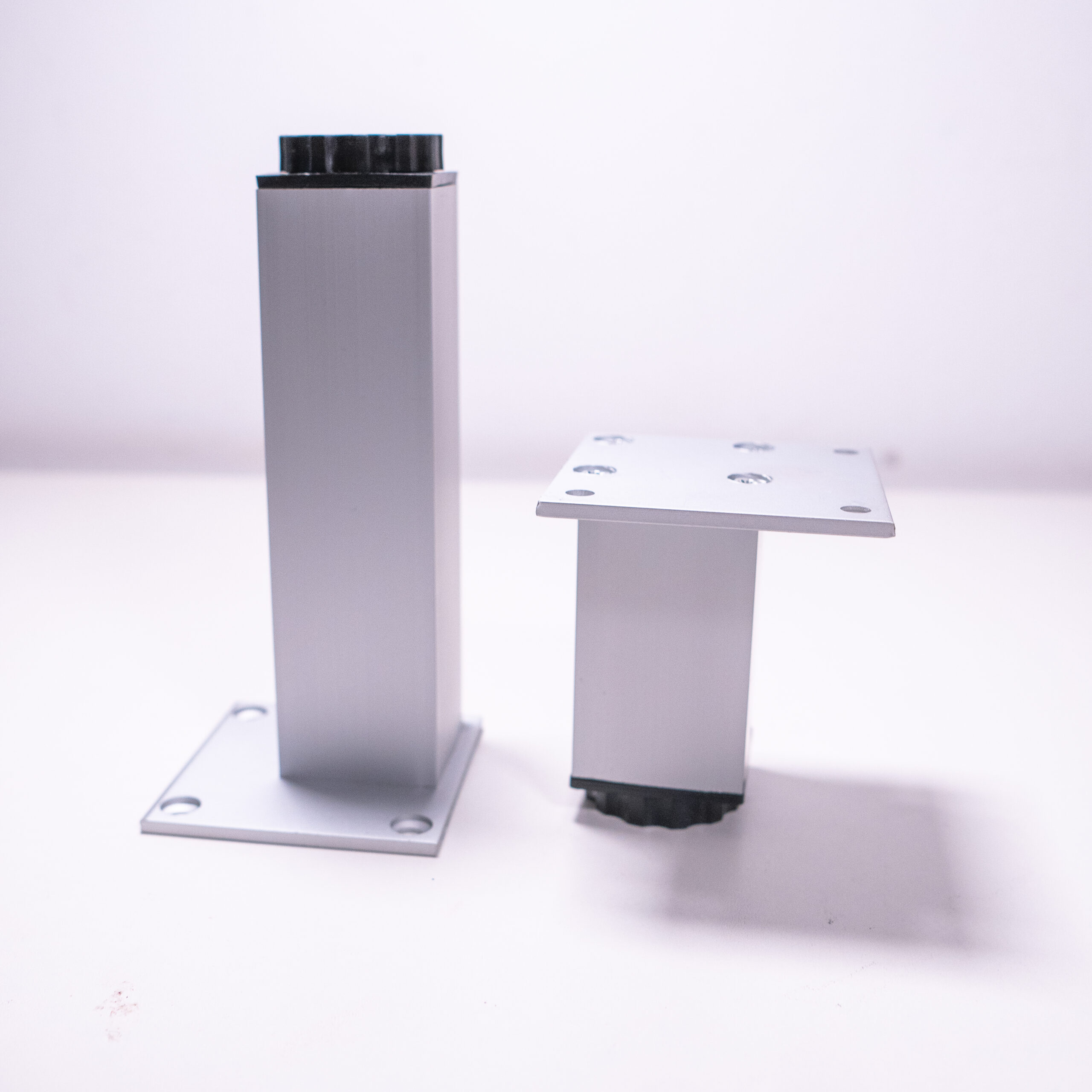 Pata de Sofá H Cuadrada de Aluminio Regulable - Alce Herrajes